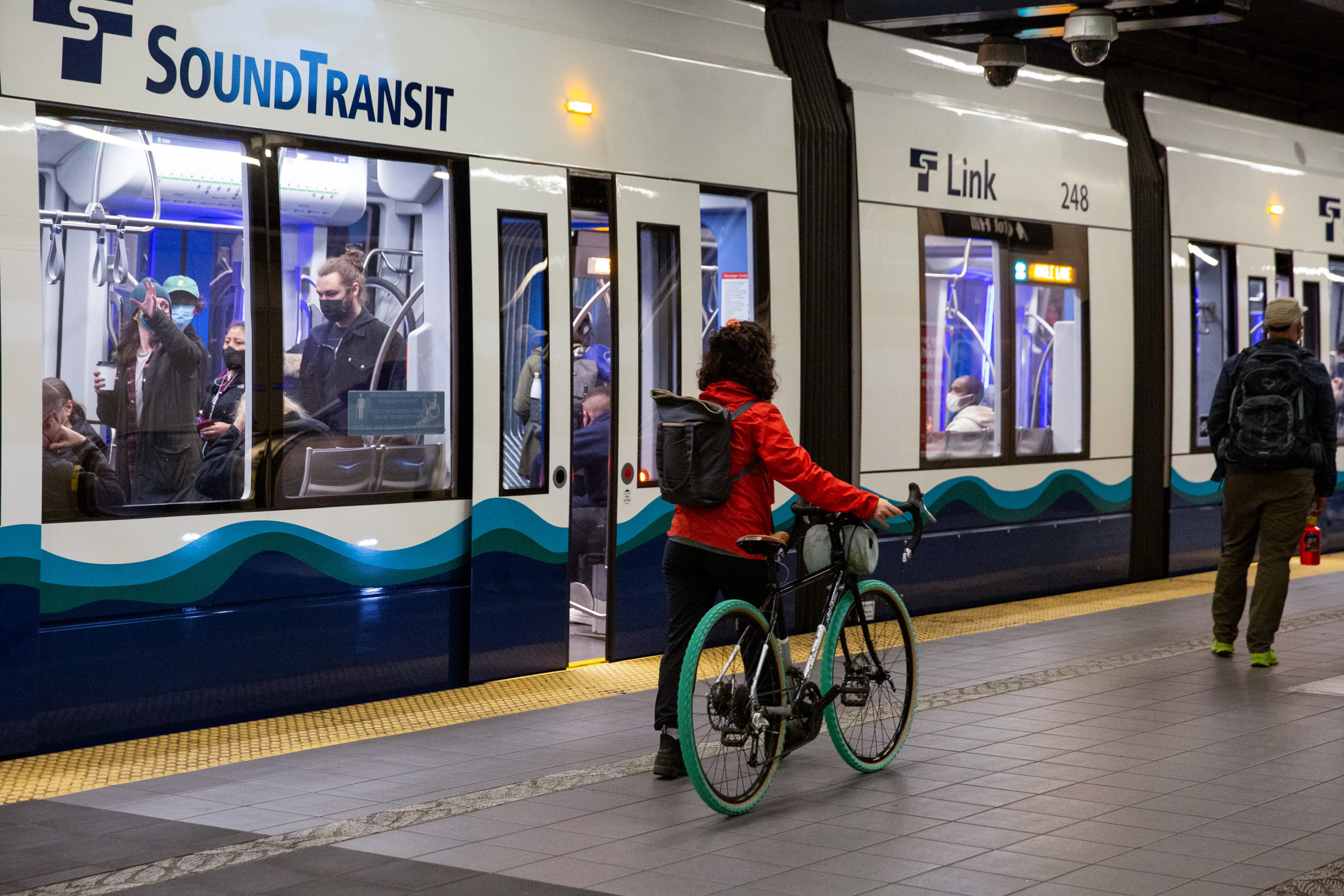 Welcome Armando and Anna! - Commute Seattle